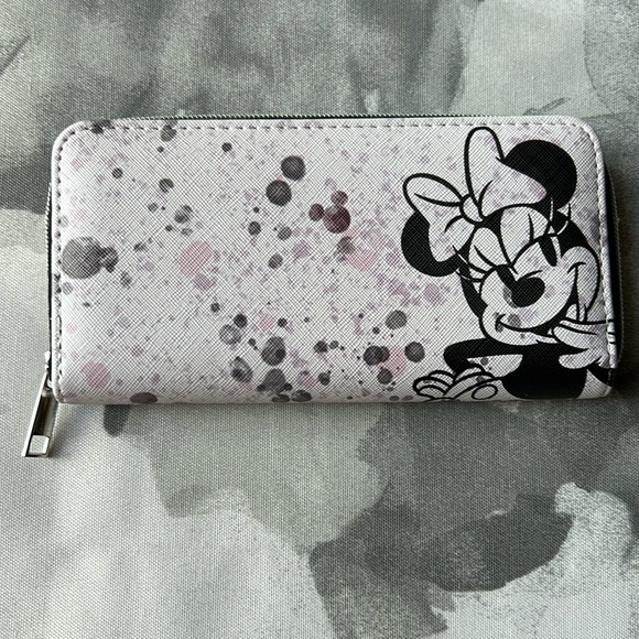 Dani by Danielle Nicole/Disney | Bags | Nwot Disney Minnie Mouse Wallet ...